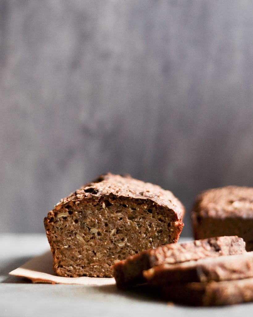 Rugbrød med surdej og kerner - se bedste opskrift - Grødgrisen