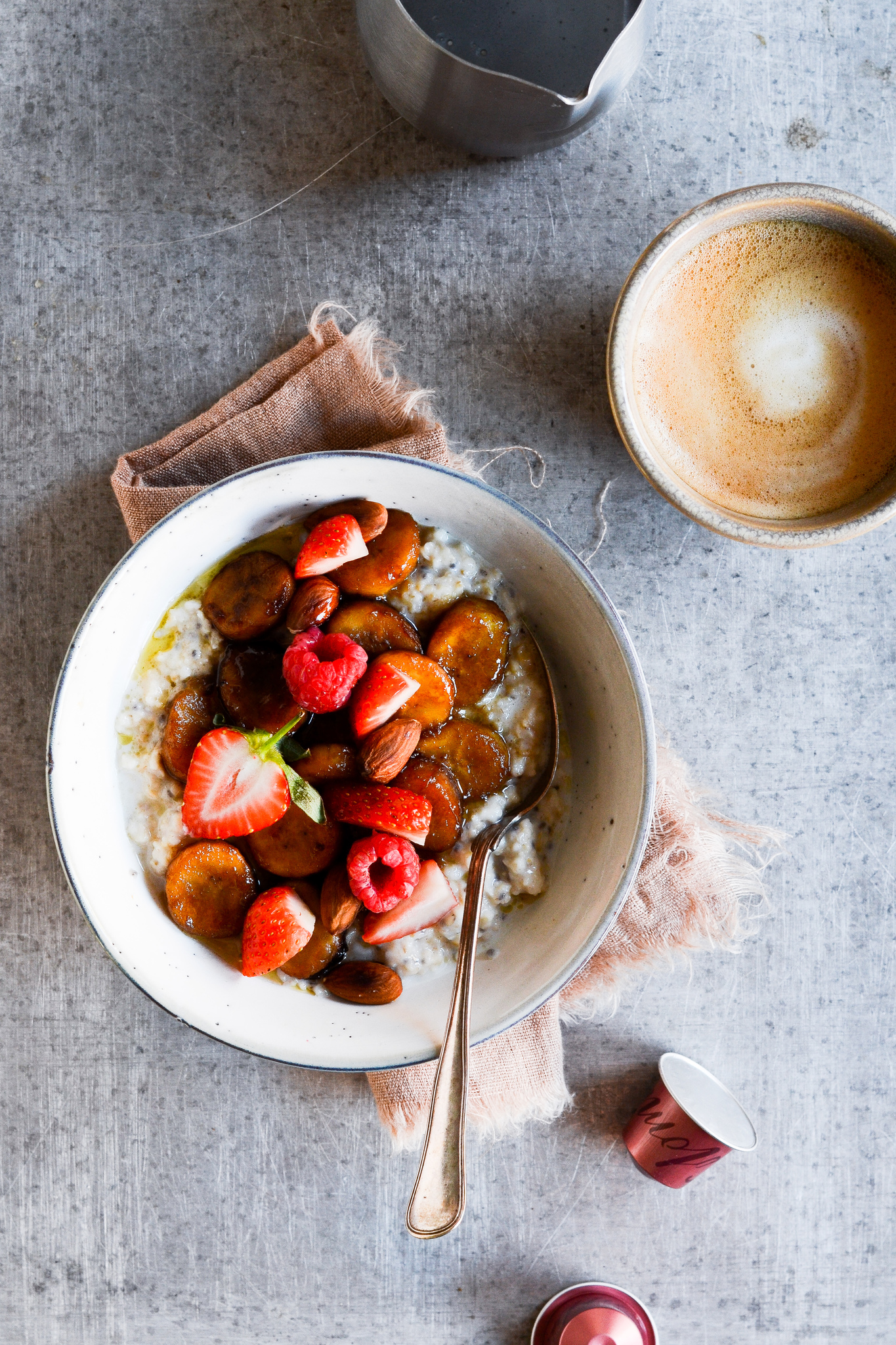 Grød med kaffe-karameliserede bananer - se dejlig opskrift - Grødgrisen
